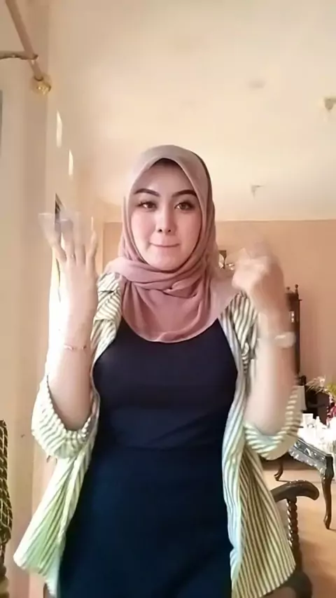 Tante yona jilbab bokep