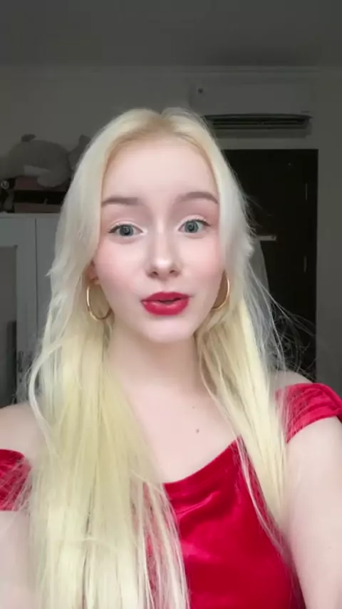 BULE BARBIE🍭 (@bulebarbie_official) on SnackVideo